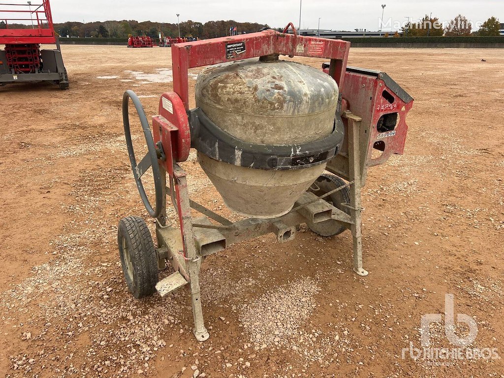 Prodaje se Altrad Betonniere S/A betonsku mešalicu na aukciji