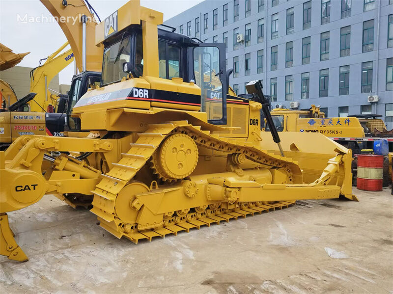 Caterpillar D6R buldožer