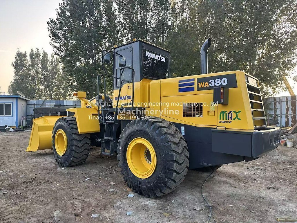 Komatsu WA380 prednji utovarivač