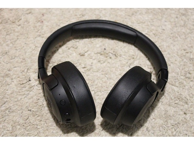 JBL Tune 760NC