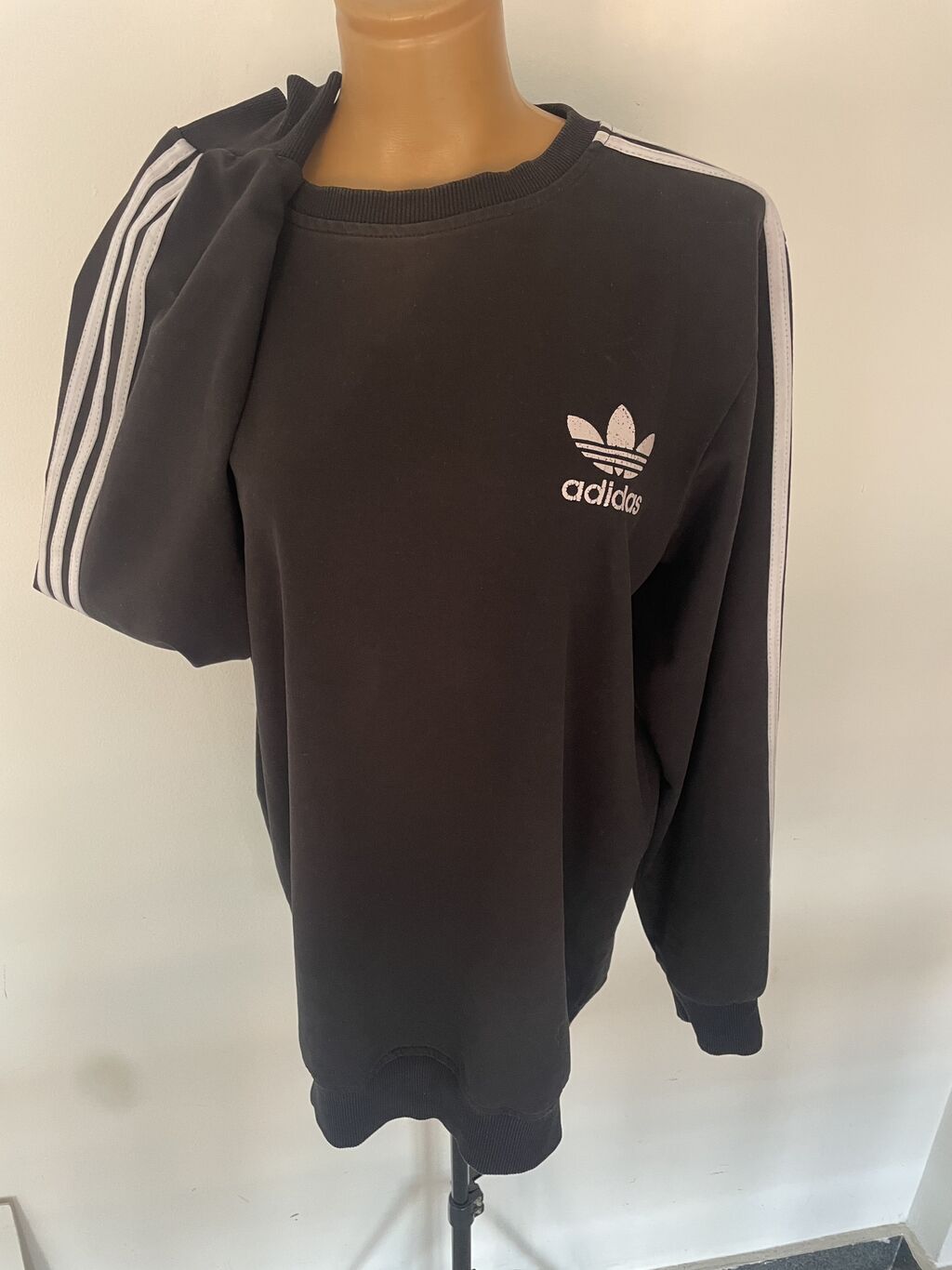 Adidas, XL (EU 42), bоја - Crna