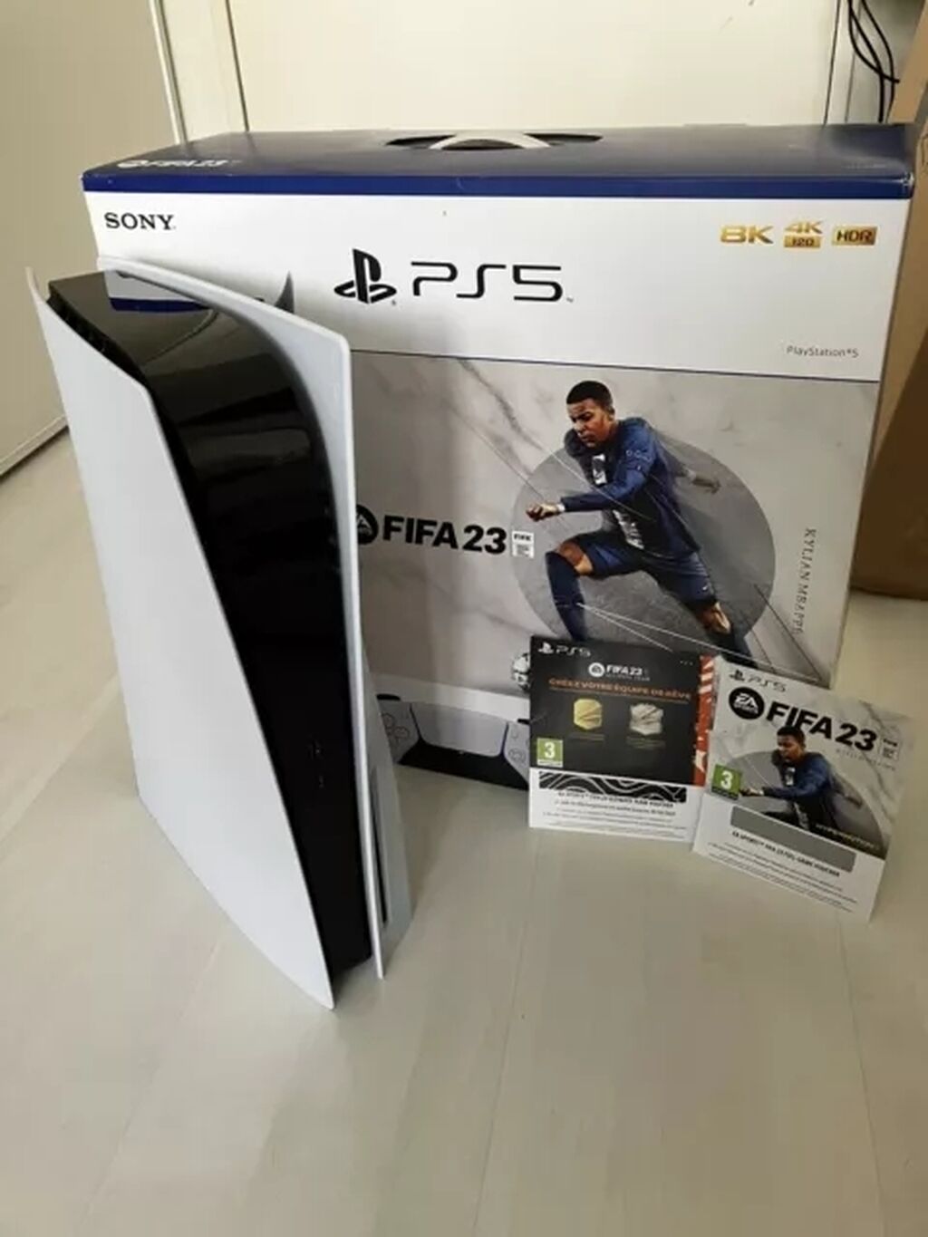 Sony PS5 Blu-Ray Edition konzola - FIFA 23 Pack. U izvrsnom stanju