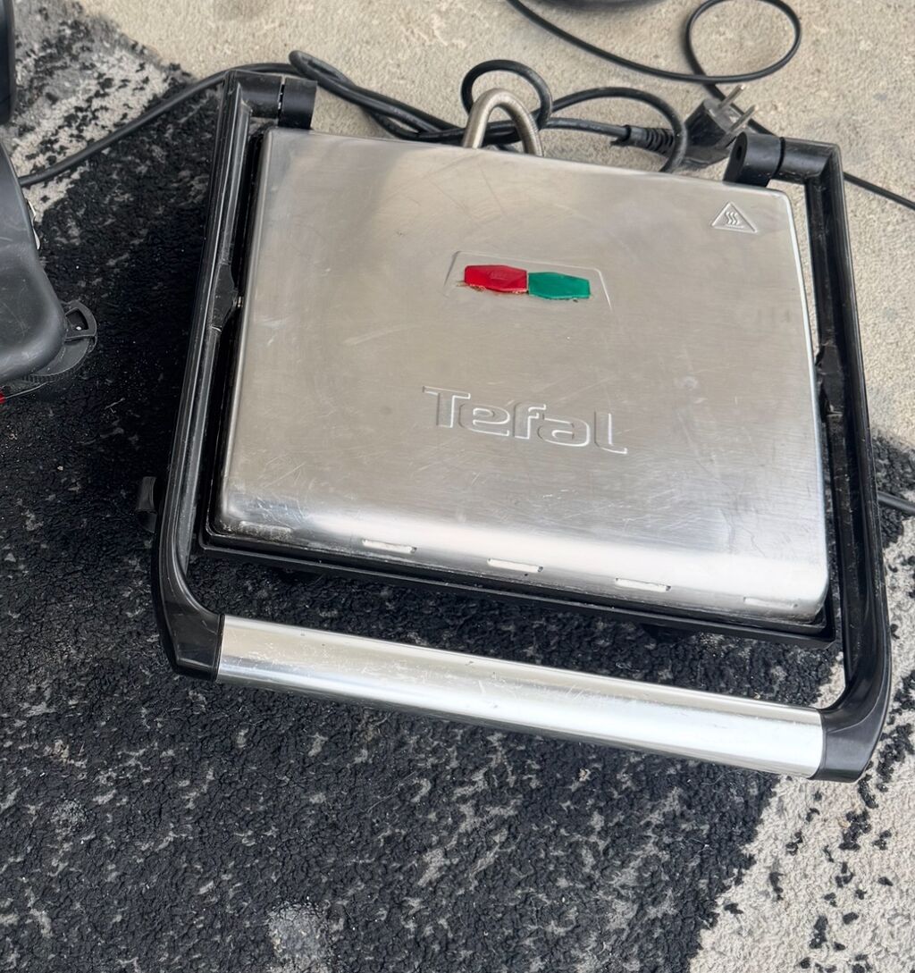 Tost tefal Potpuno ispravan Cena 30 e fiksna Saljem po celoj srbiji