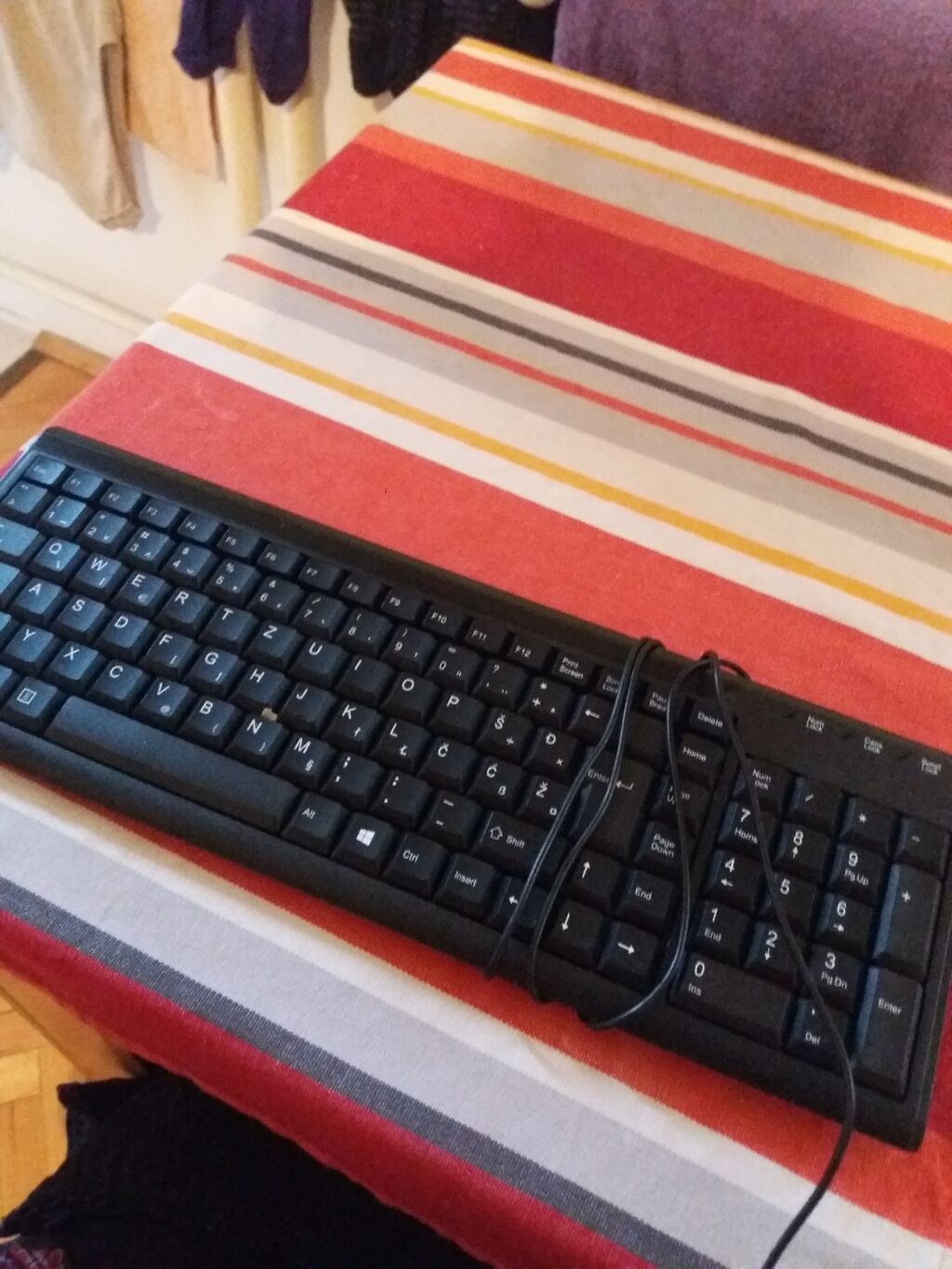 Funkcinalna tastatura za kompjuter. moze skoro za sve modele. samo