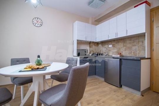 Prodajem stan, apartman 40m2+garaža 15m2, Zlatibor