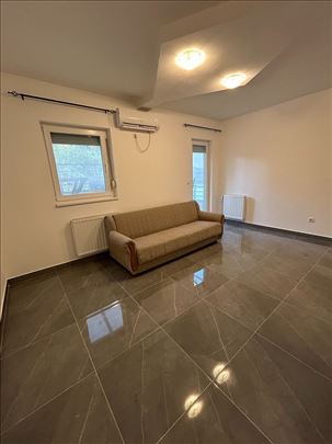 Renovirana garsonjera, Mirijevski bulevar, 28m2