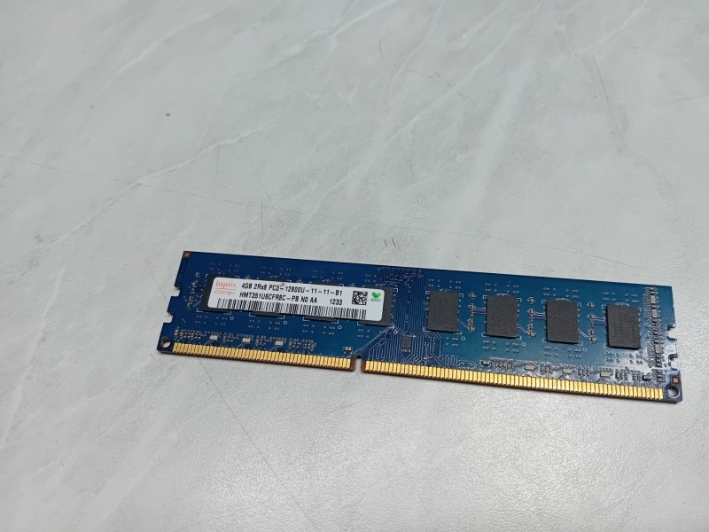 ddr3 4gb hynix ispravna 1600mhz