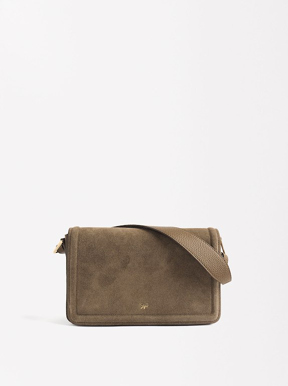 Shoulder bag with fur and flap closure