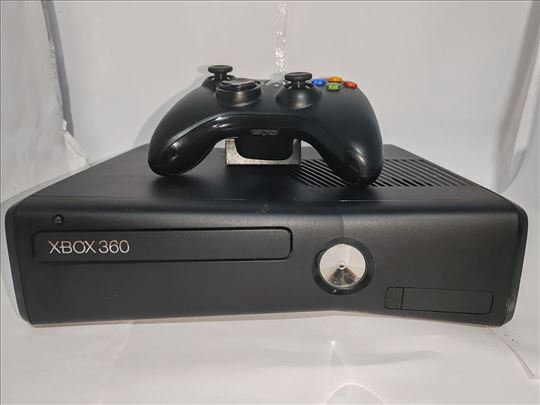 XBOX 360 sa 250 gb, novo