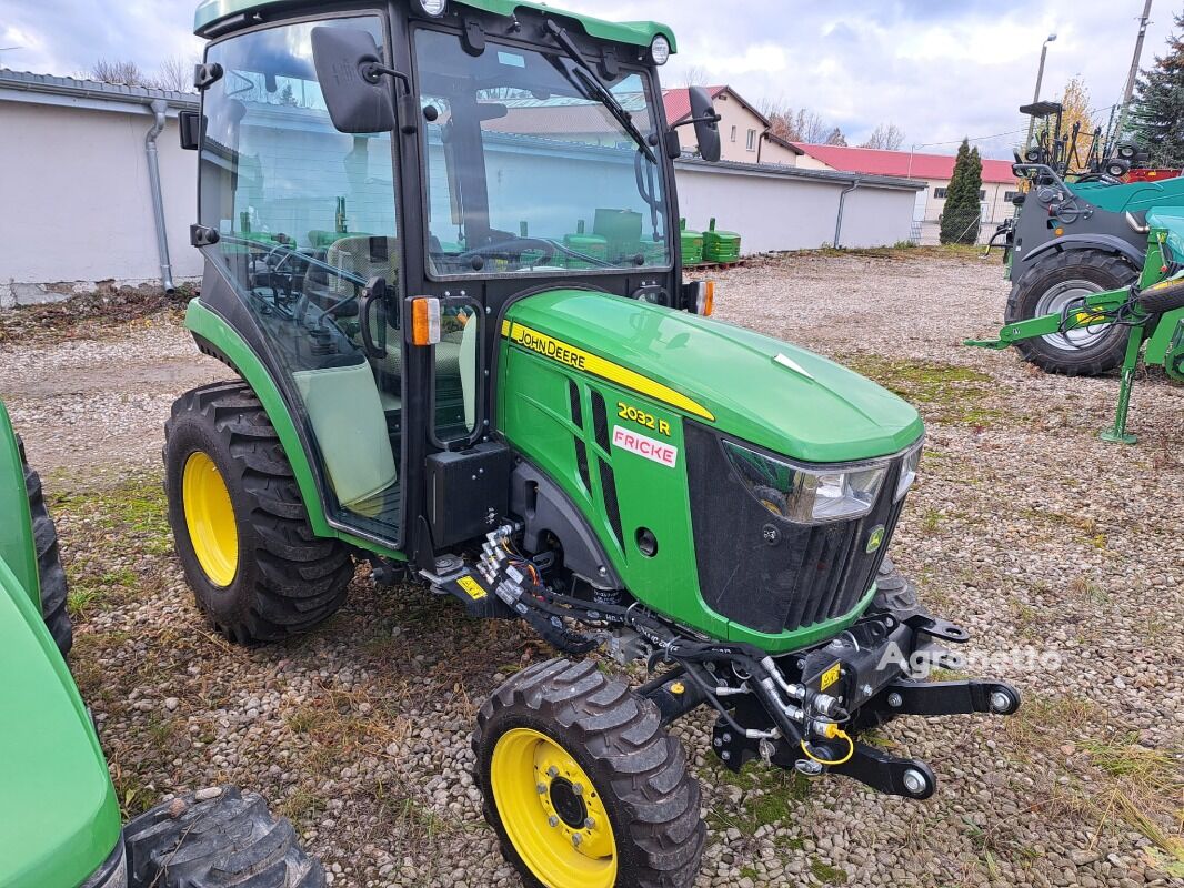 Novi John Deere 2032R traktor točkaš