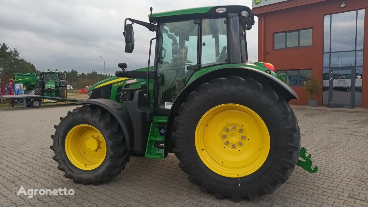 Novi John Deere 6120M traktor točkaš