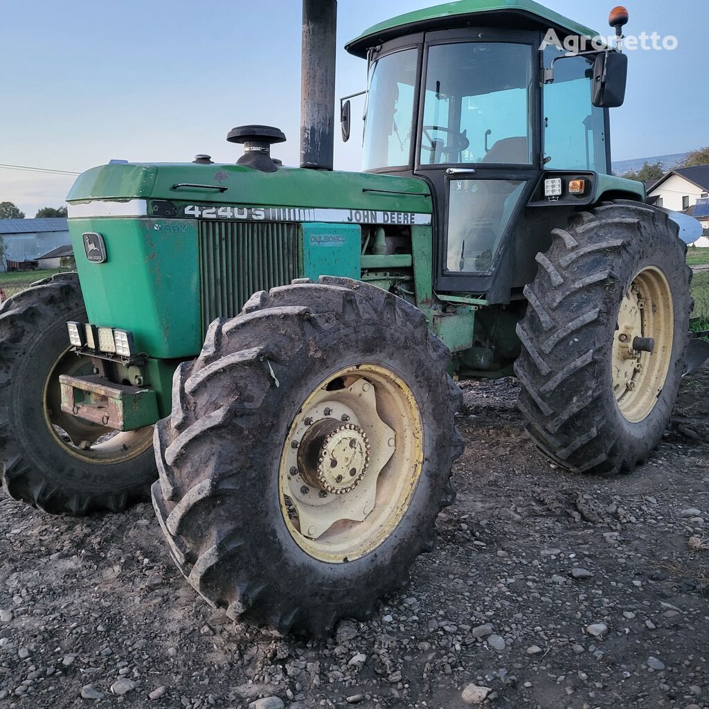 John Deere 4240s traktor točkaš