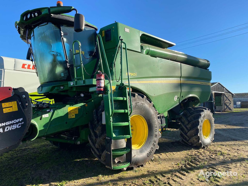 John Deere S790 4WD kombajn za žito