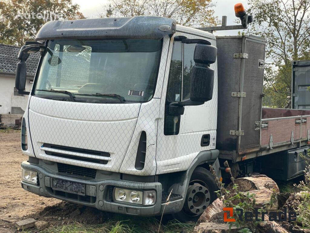 Prodaje se IVECO Euro Cargo kamion s ravnom platformom na aukciji