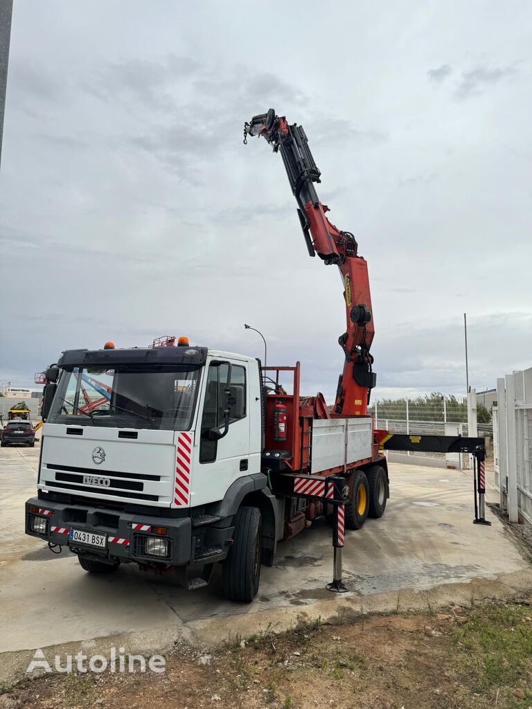 IVECO 26.35 6x4 con Pluma Palfinger pk72002 + jib pj170 kamion s ravnom platformom