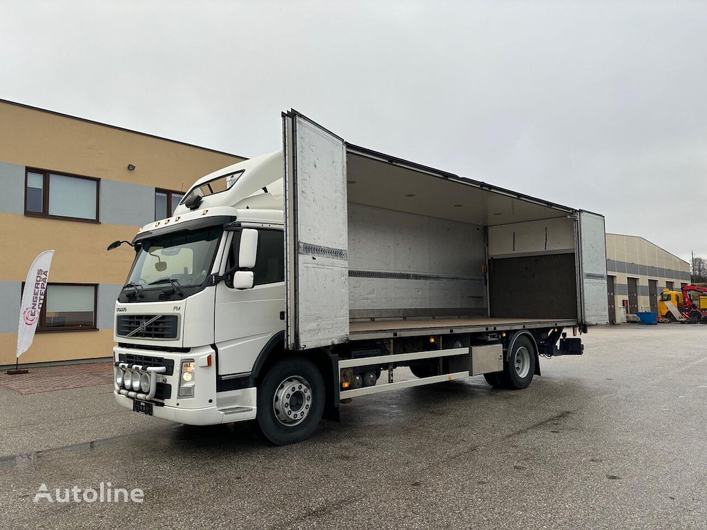 Volvo FM300 EURO5 + SIDE OPENING kamion furgon