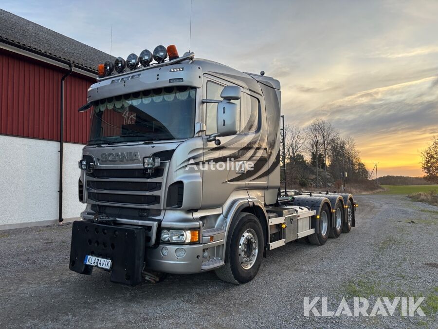 Prodaje se Scania R560 rol kiper sa kukom na aukciji