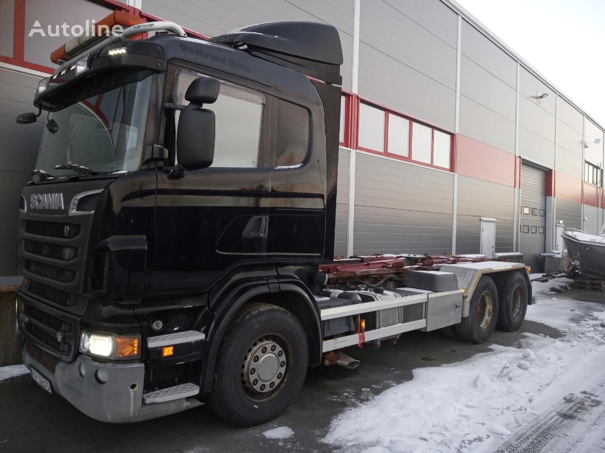 Prodaje se Scania R730CB6X4HSA rol kiper sa kukom na aukciji