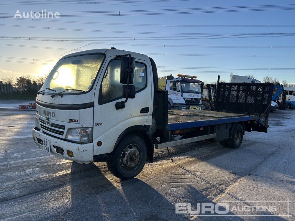 Prodaje se Hino 300 autotransporter na aukciji