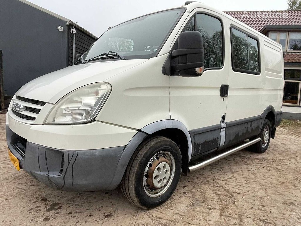 Prodaje se IVECO Daily kombi minibus na aukciji