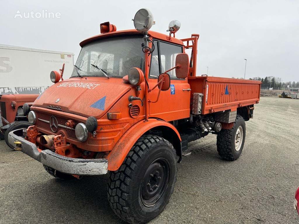 Prodaje se Mercedes-Benz unimog 4X4 motorredskap med pumpe univerzalnu komunalnu mašinu na aukciji