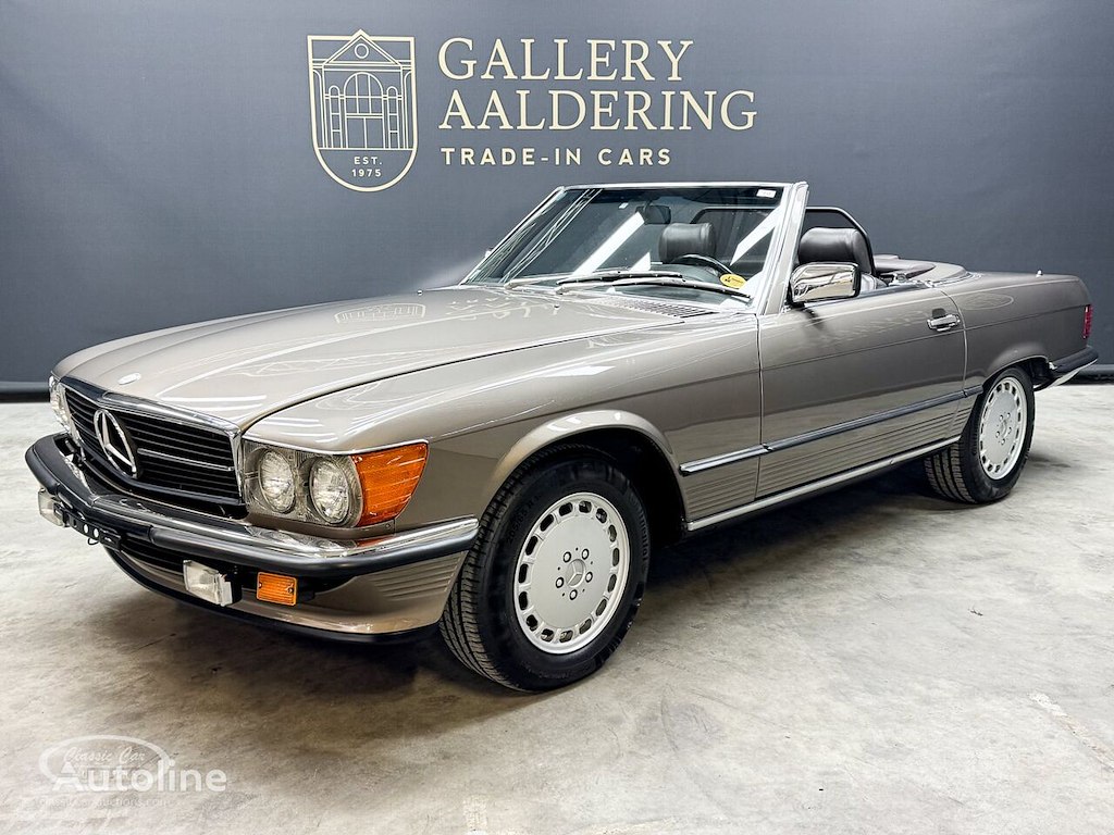 Prodaje se Mercedes-Benz 560 SL kabriolet na aukciji