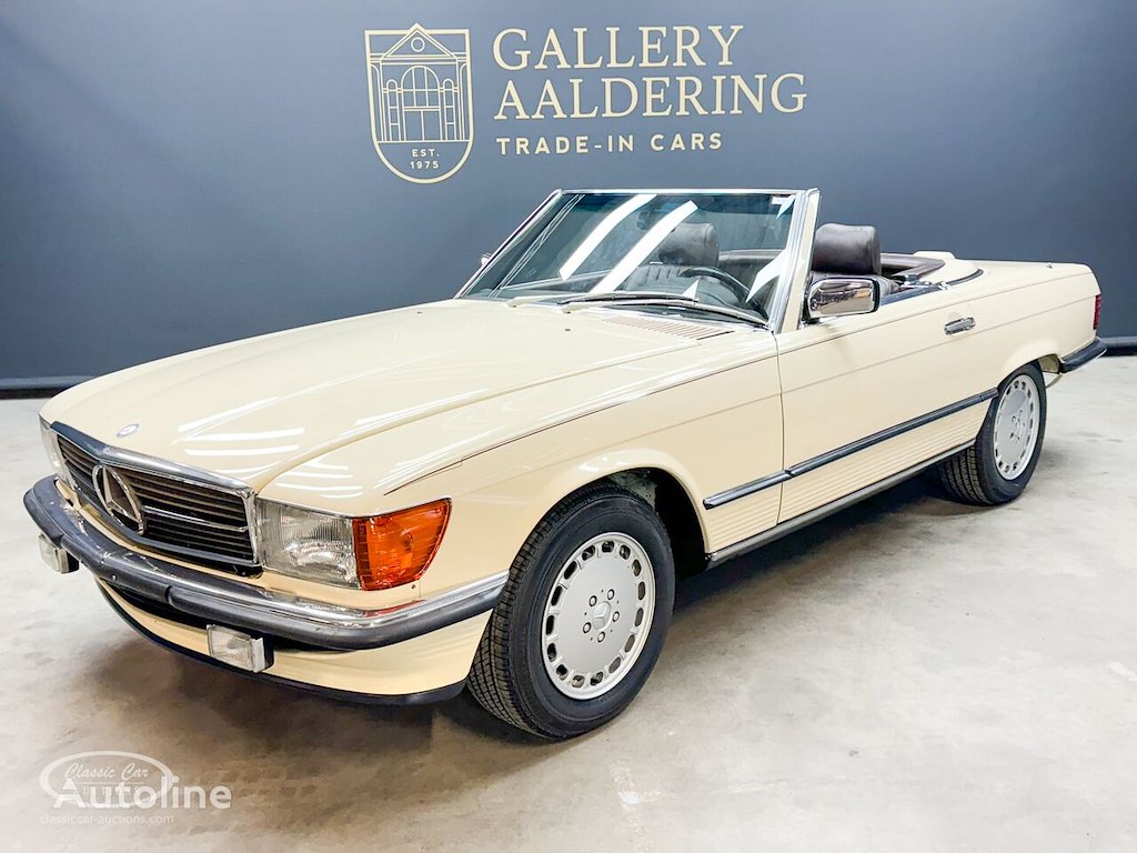 Prodaje se Mercedes-Benz 560 SL kabriolet na aukciji