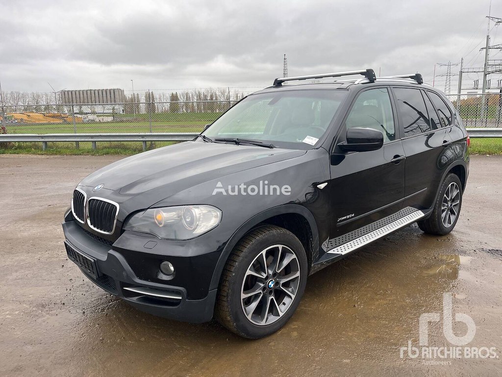 Prodaje se BMW X5 krosover na aukciji