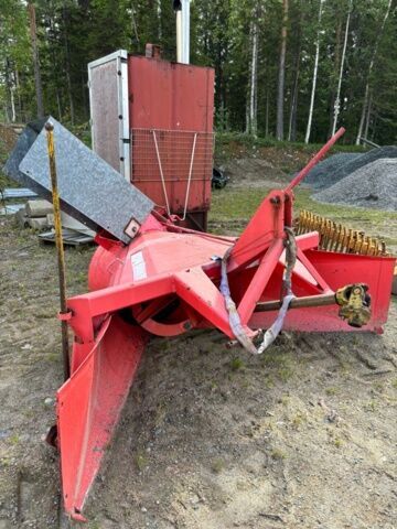 Prodaje se Snow thrower tractor montirani čistač snega na aukciji