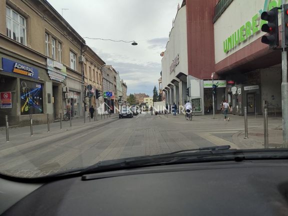 LOKAL U CENTRU ZA PRODAJU , Sremska Mitrovica