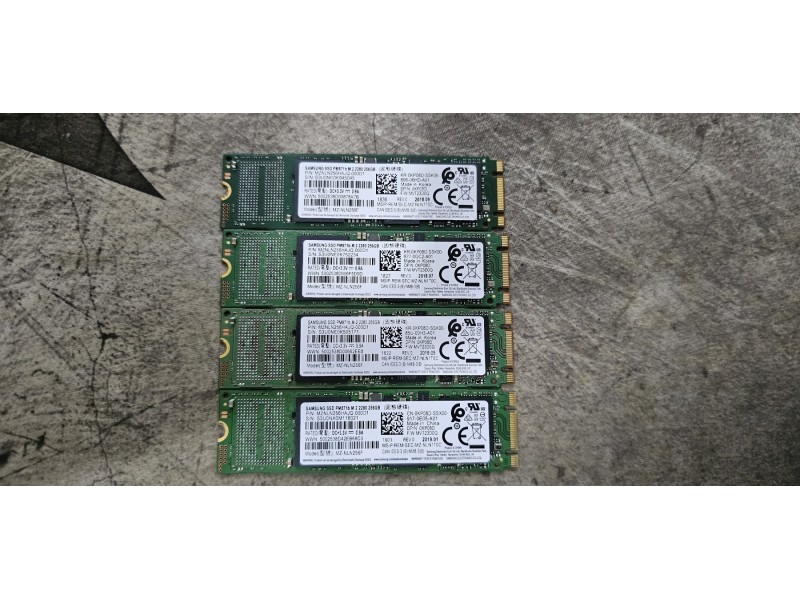 Samsung PM871b M.2 od 256GB - Vise komada na stanju