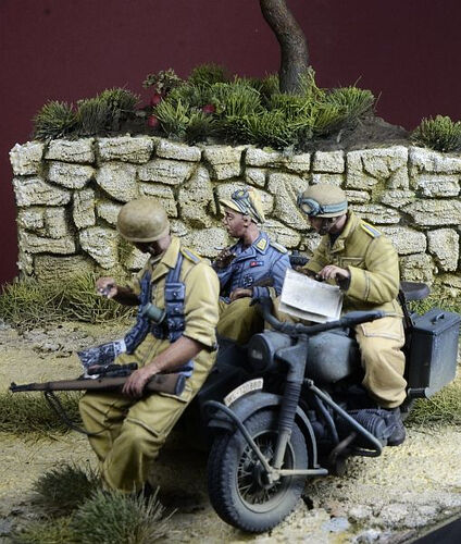 D-DAY miniature studio 35255 Fallschirmjager BMW R75 Crew, Italy 1943-44 / North Africa 1942-43