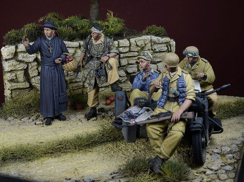 D-DAY miniature studio 35256 'Got Mit Uns' - Fallschirmjagers In Italy 1943-44 - For BMW R75
