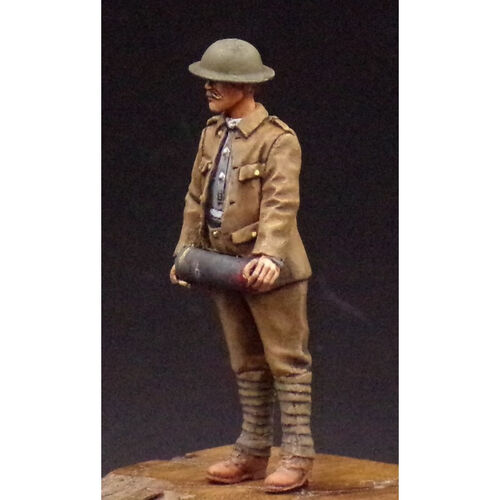 Resicast 357009 British WWI Loader 6 inch Shell in Hands