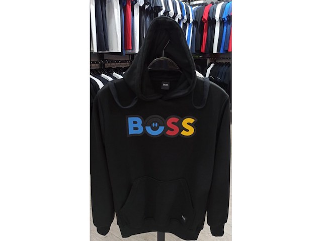 Hugo Boss duks crne boje D3 / SNIZENJE