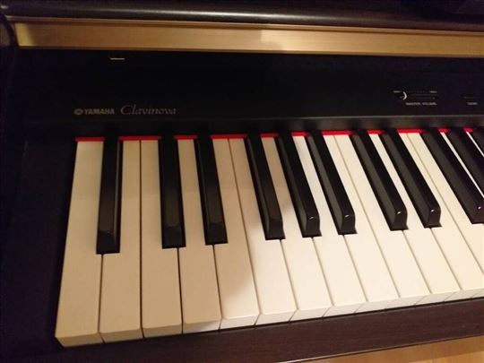 Yamaha Clavinova CLP-330, nekorišćeno