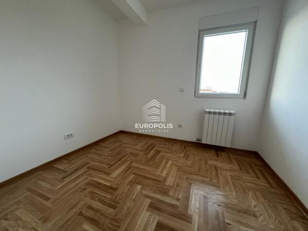 Novi Surčin, Trosoban stan na prodaju, 69m2, 134.500€