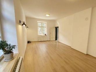 250m² 4.000€
Beograd, Voždovac, Milovana Marinkovića