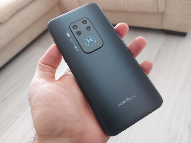 Motorola One Zoom - 4gb/128gb