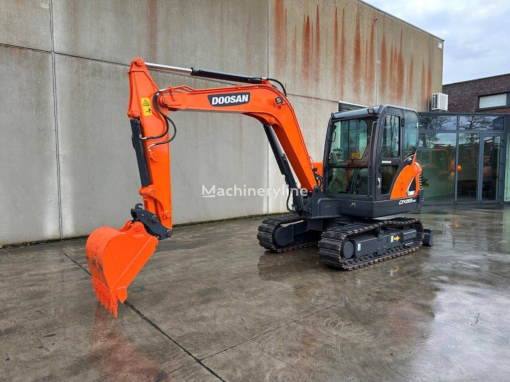 Prodaje se Doosan DX55-9C bager guseničar na aukciji