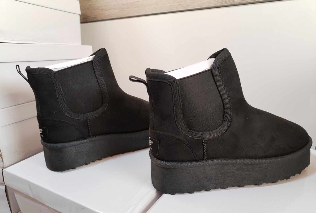 Ugg mini čizme, bоја - Crna, 41