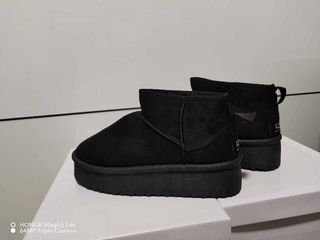 Ugg mini čizme, bоја - Crna, 40