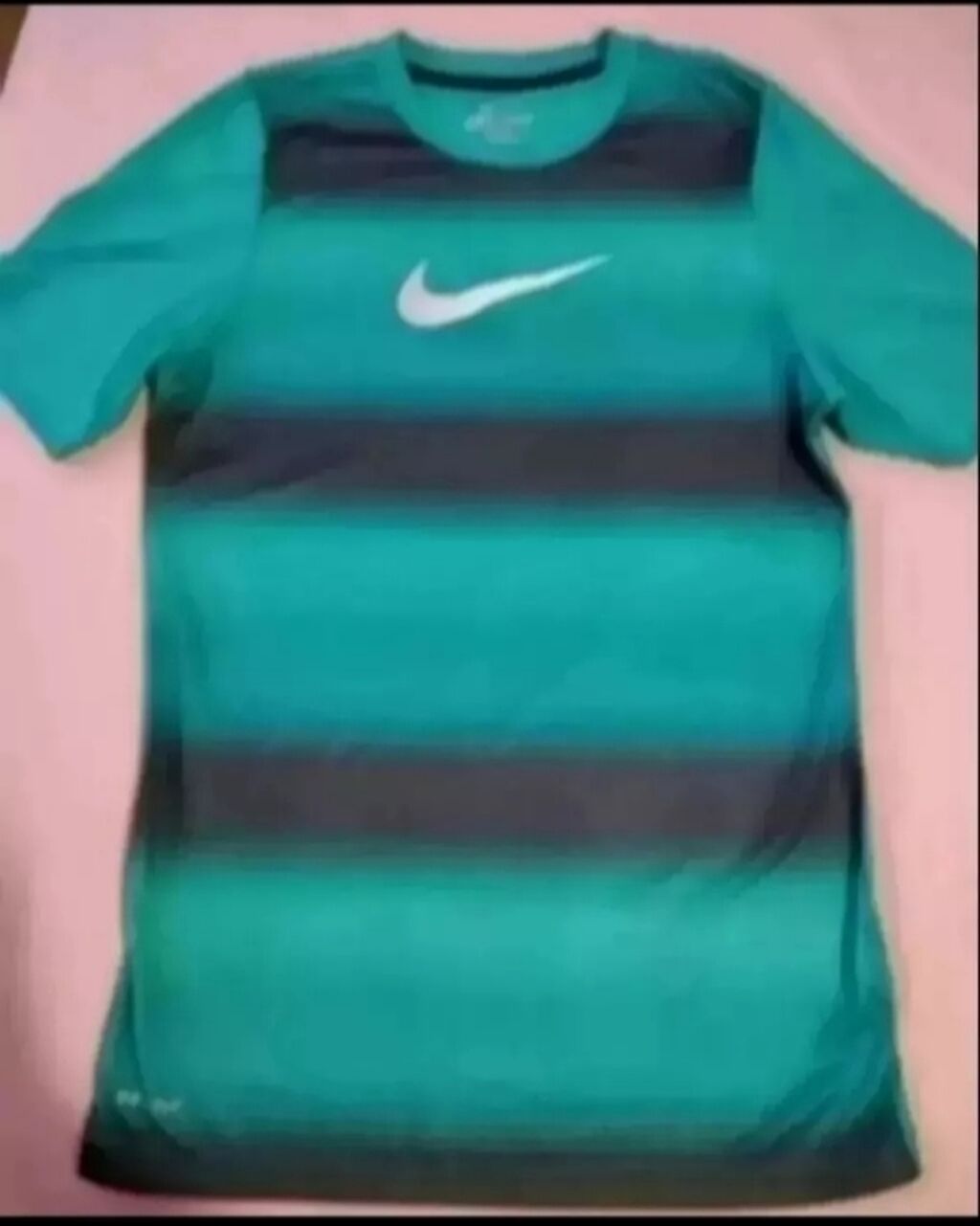 Nike sportska majica vel. S u super stanju