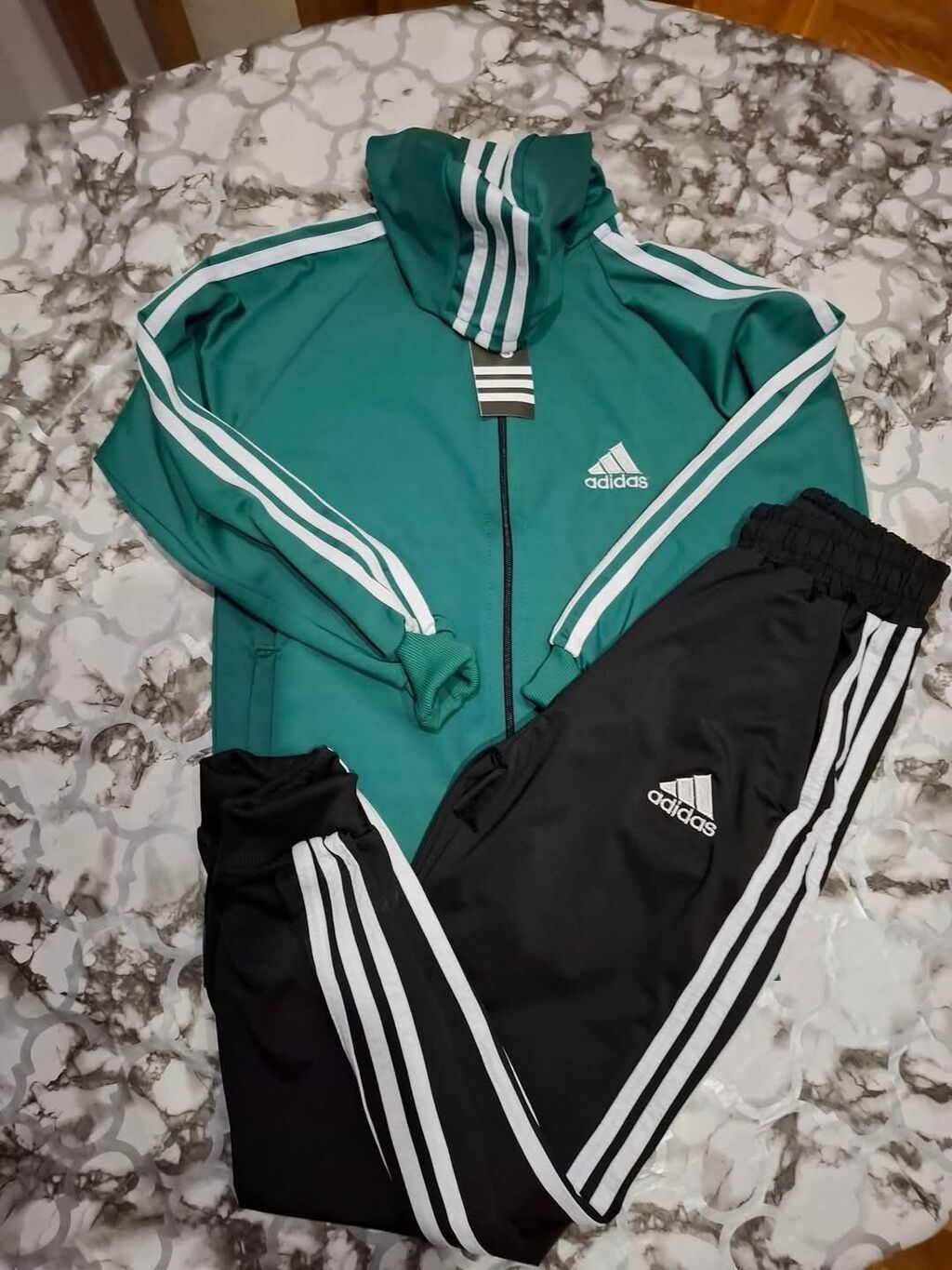 Adidas, Bez dezena