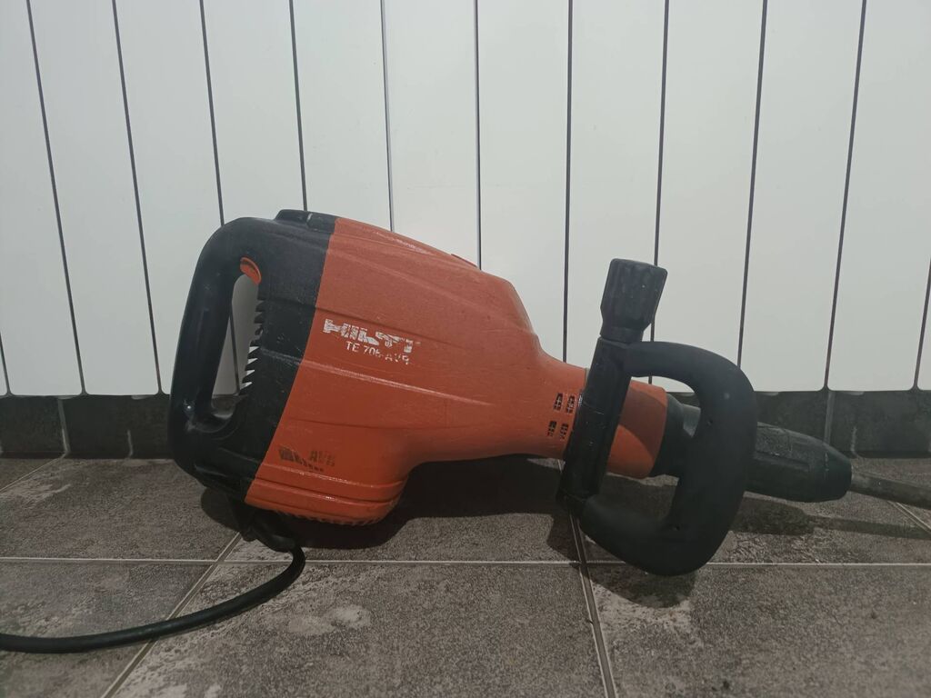 Hilti TE 706 AVR u odlicnom stanju, radi bez greske