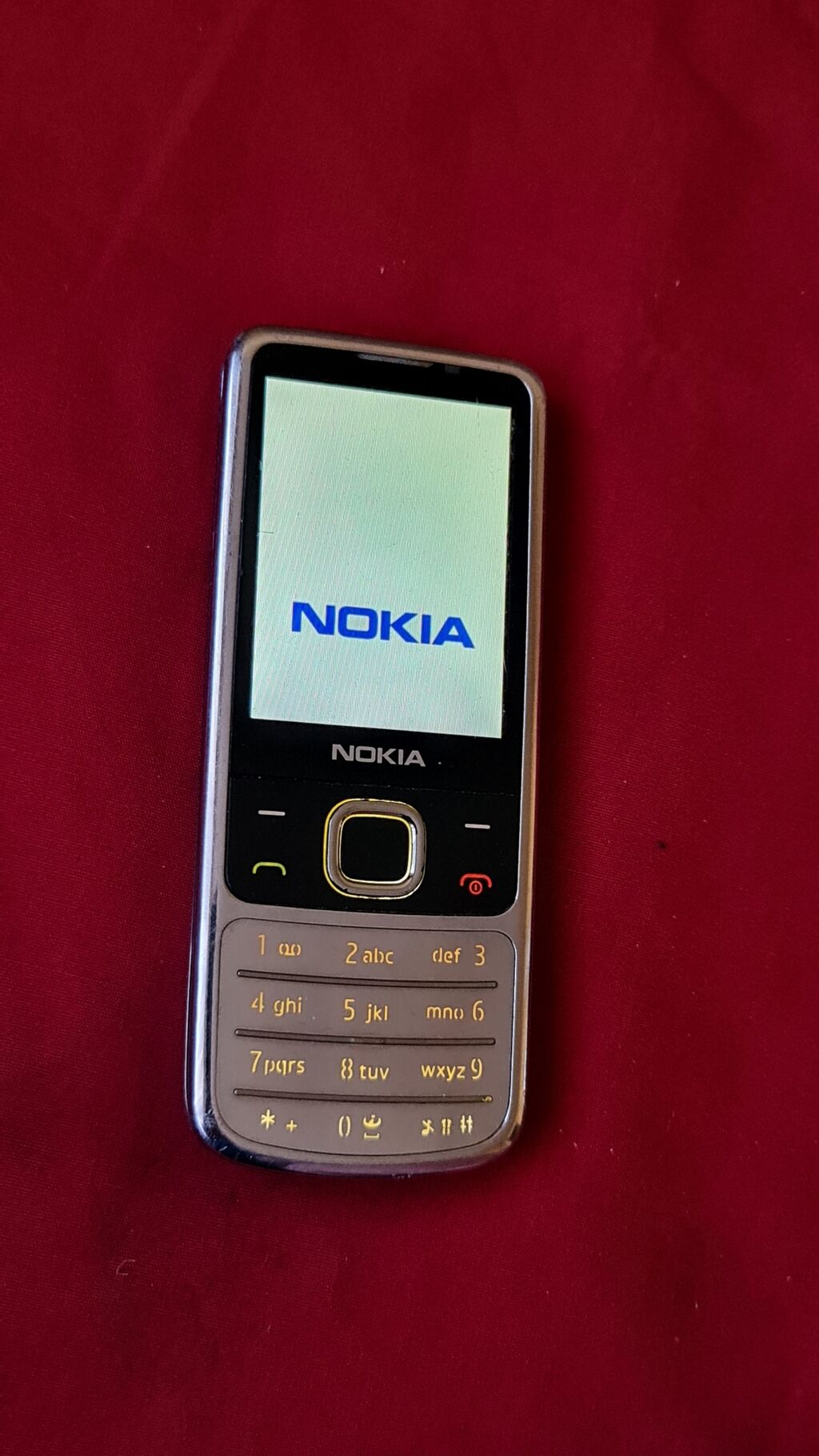 Telefon ko nov cena 3000din