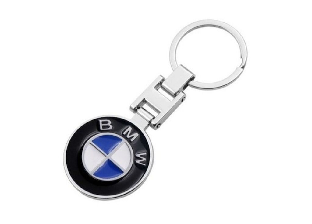 BMW metalni privezak Metalni privezak sa logom. ✅ Savršeno pristaje za