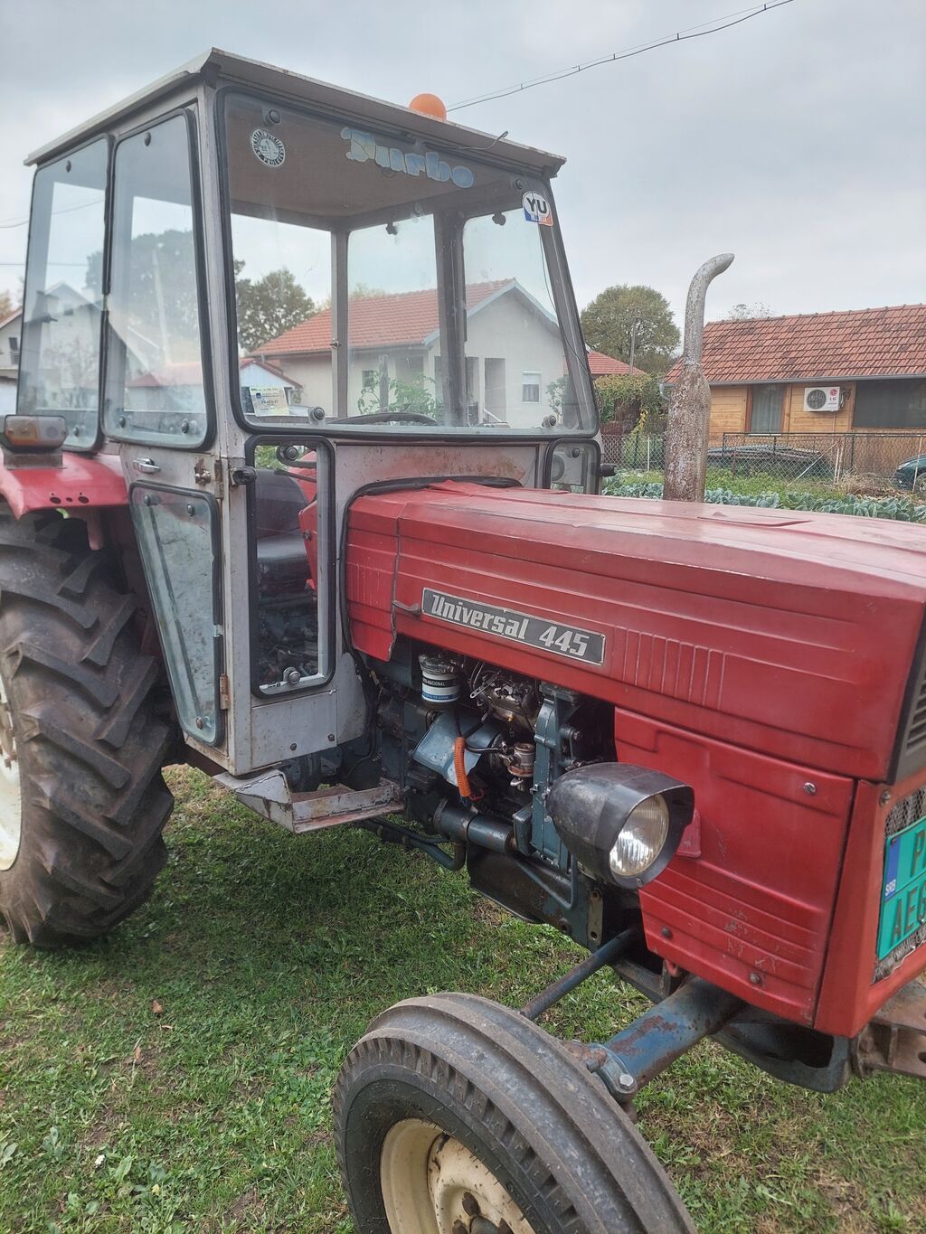 Traktor UNIVERZAL 445 standard 1988.god. 3022 sata rada. Gume nove