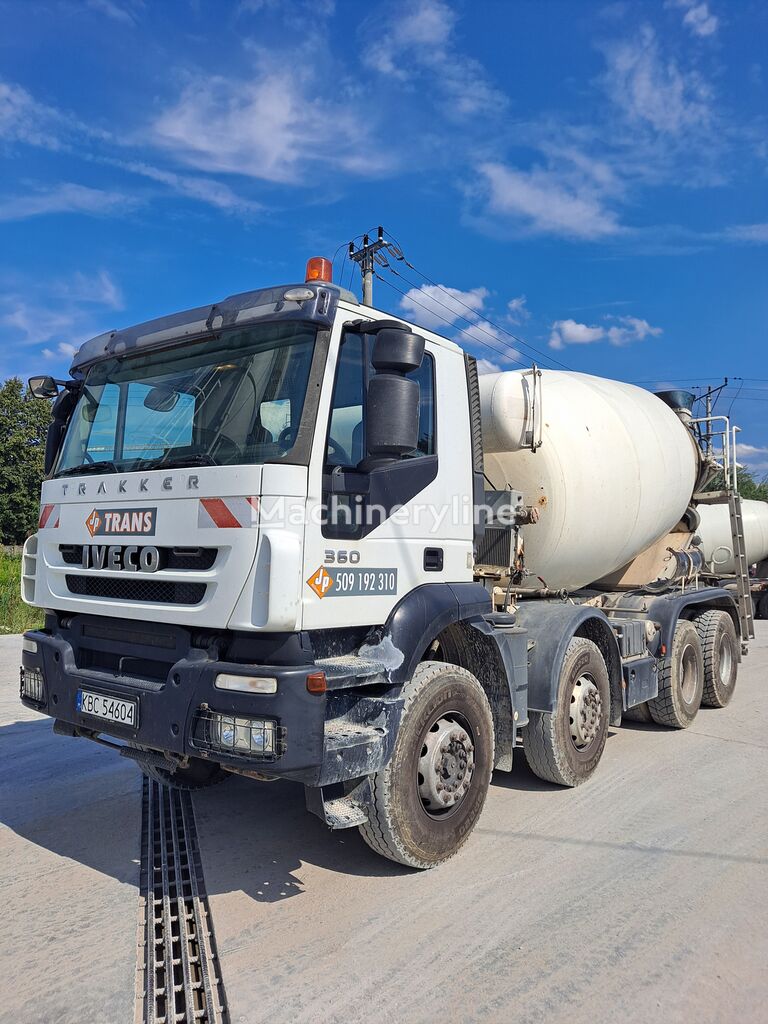 Baryval na šasiji IVECO Trakker 360 kamion s mešalicom za beton