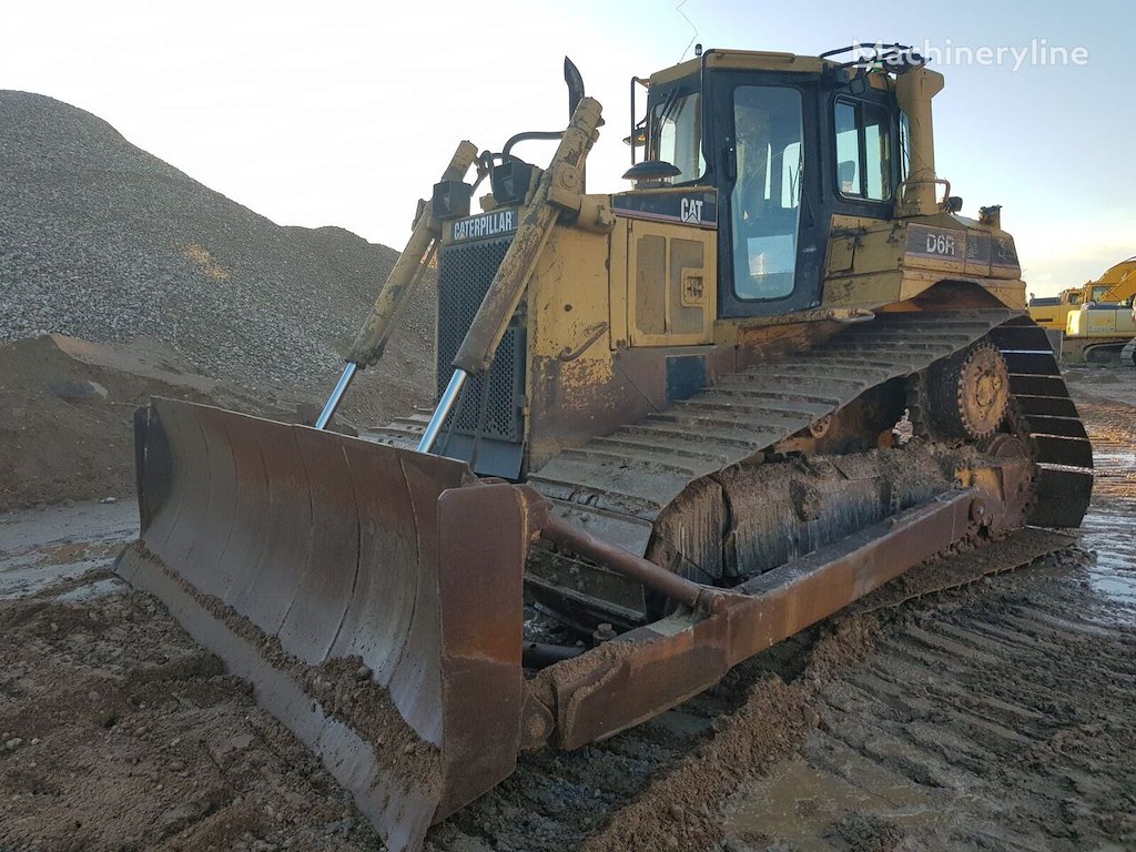 Caterpillar D6R buldožer